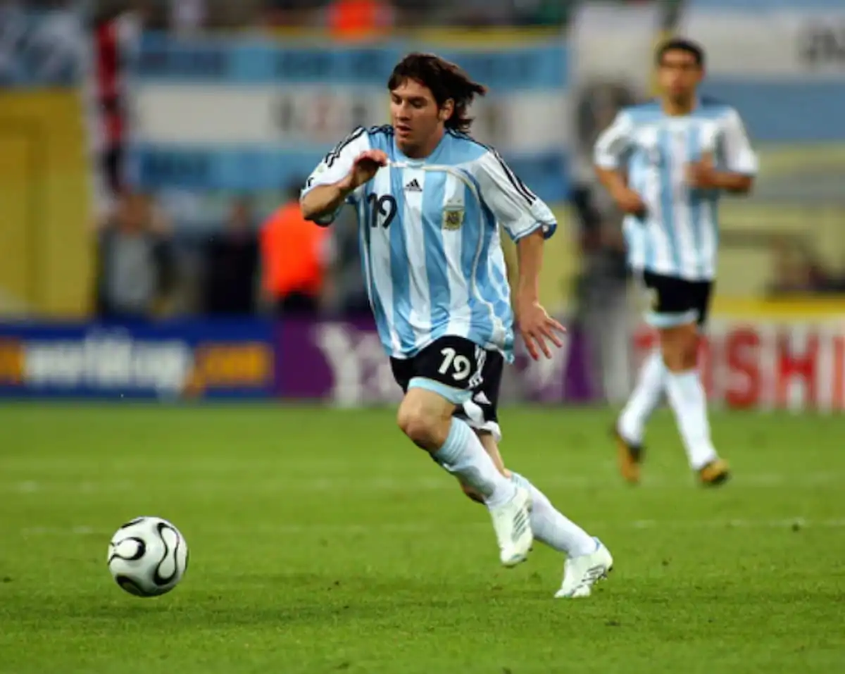 Argentina #19 MESSI Retro Soccer Jersey For Men 2006 | Goalkits.net